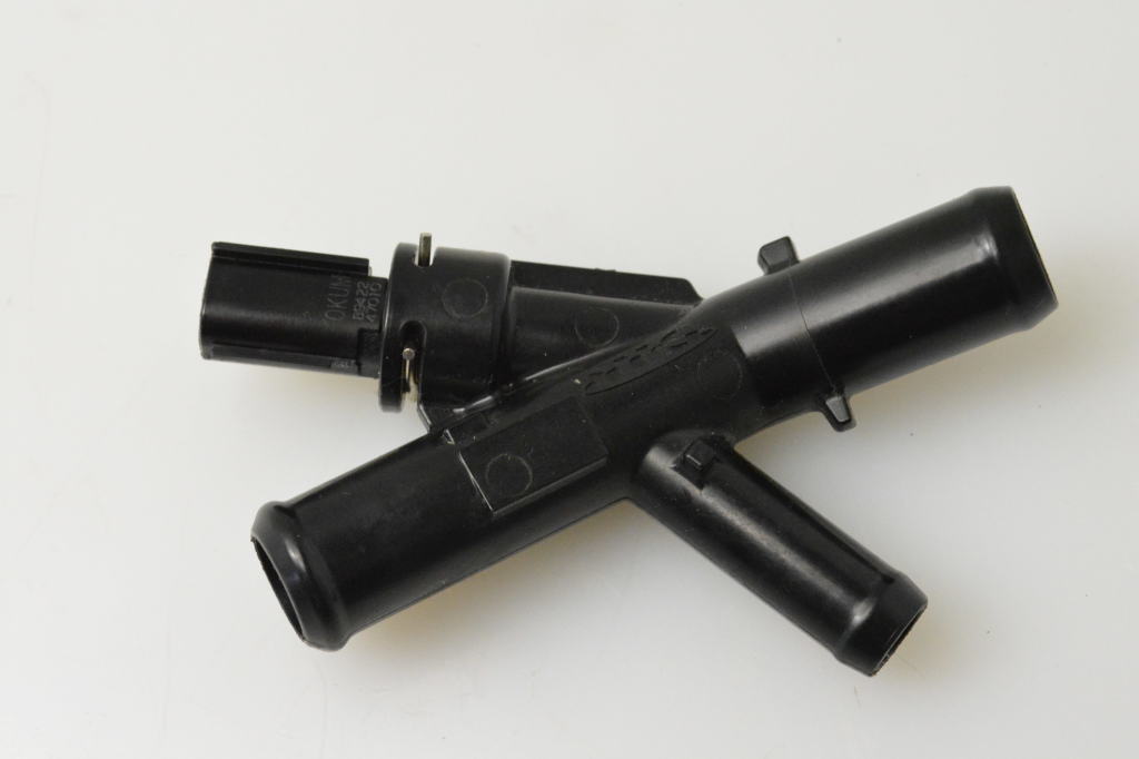 Used TOYOTA CHR The sensor is different 8942247010