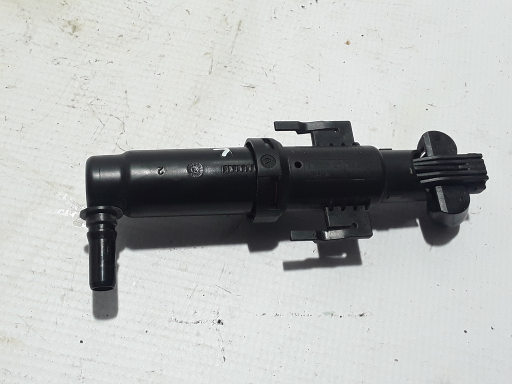 Used BMW 5 SERIES Headlamp spray nozzle 7377667