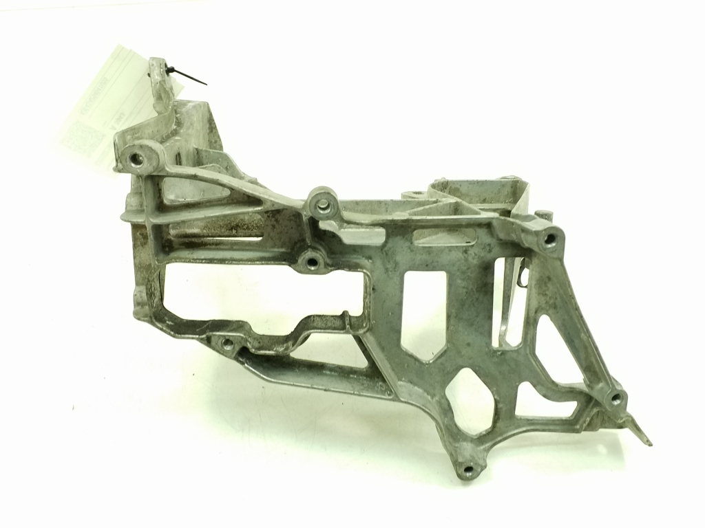 Naudotas Mercedes Benz C-Class Priekinio rėmo kita detalė A2056221600