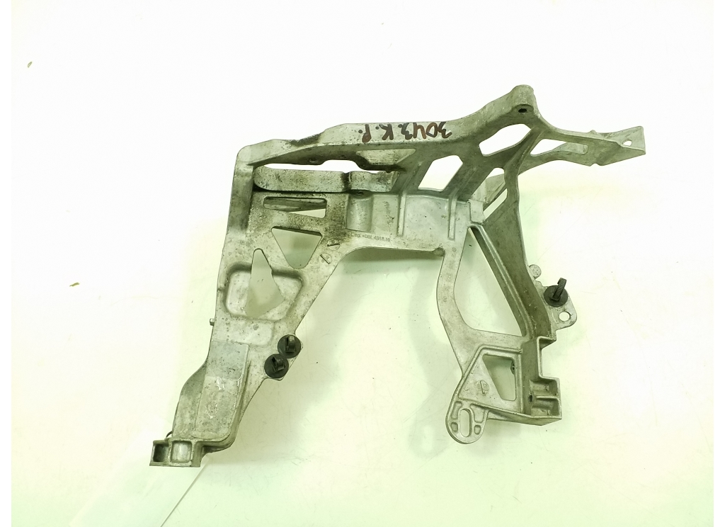 Naudotas Mercedes Benz C-Class Priekinio rėmo kita detalė A2056221600