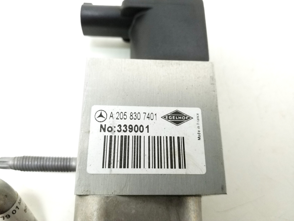 Used Mercedes Benz C-Class Valve other A2058307401