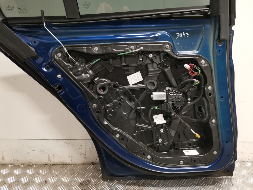 Used Mercedes Benz C-Class Rear side doors and their parts