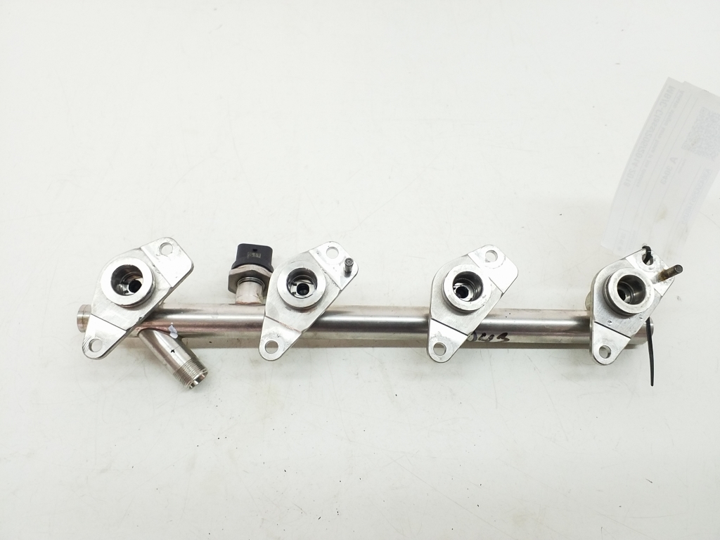 Naudotas Mercedes Benz C-Class Aukšto slėgio kuro trasa ir jos detalės