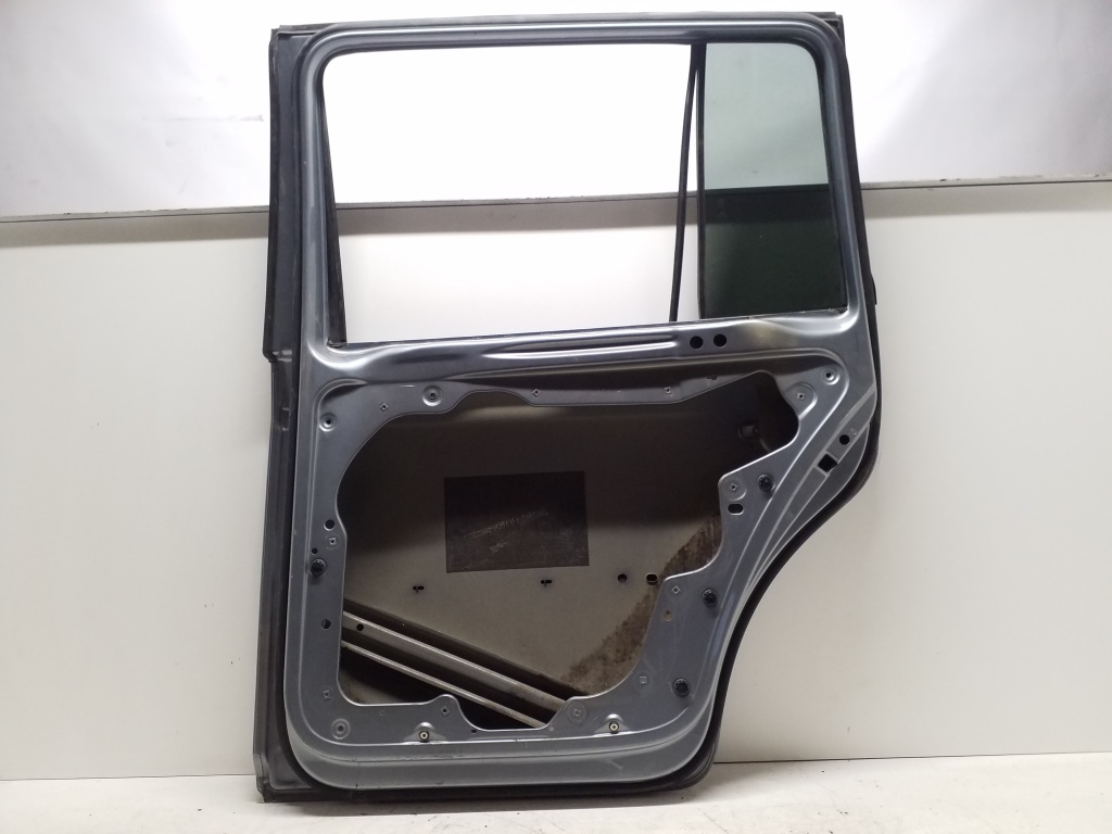 Used Volkswagen Touran Rear side doors and their parts