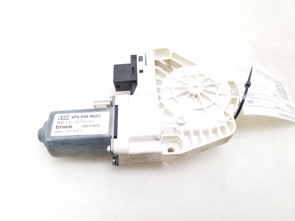 Kasutatud AUDI A6 Tagumise külje ukse akna mootor 4F0959802C