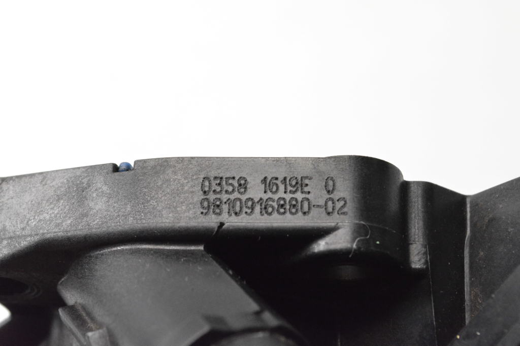 Used Peugeot 308 Thermostat housing 9810916880