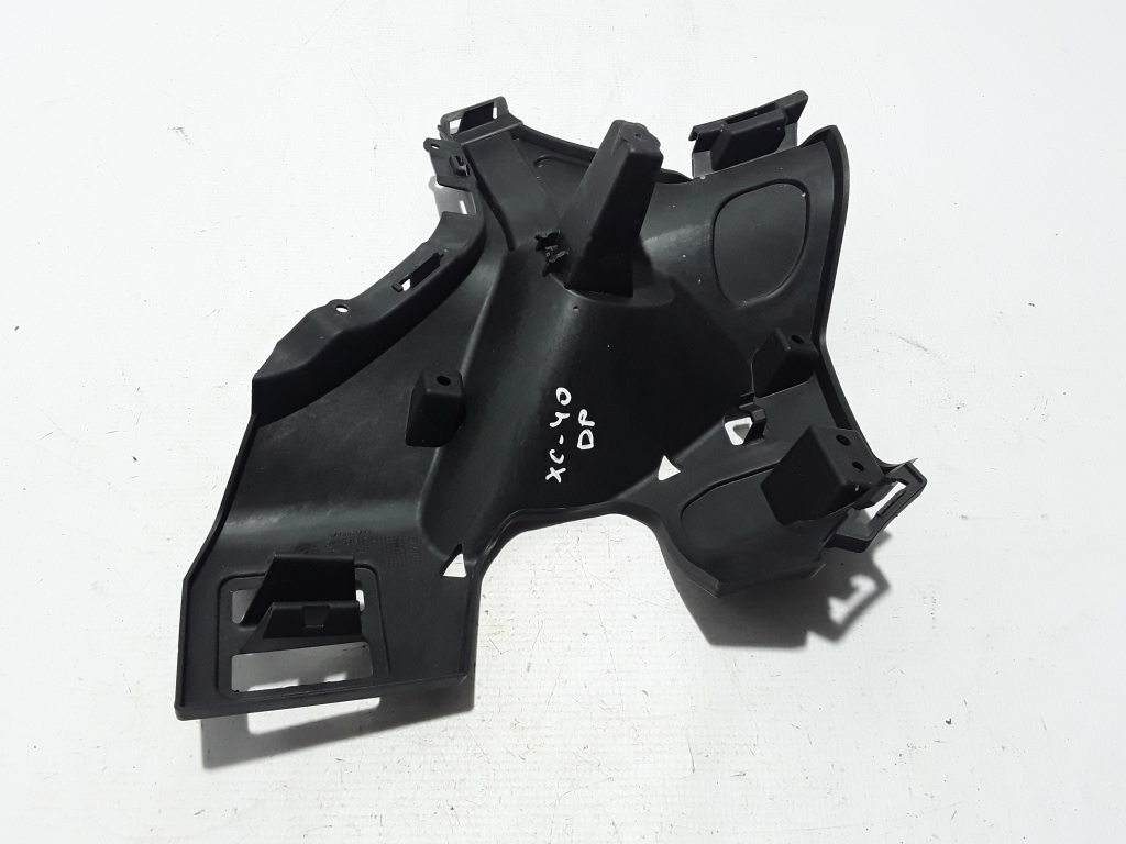 Naudotas VOLVO XC40 Priekinio bamperio laikiklis 31449363