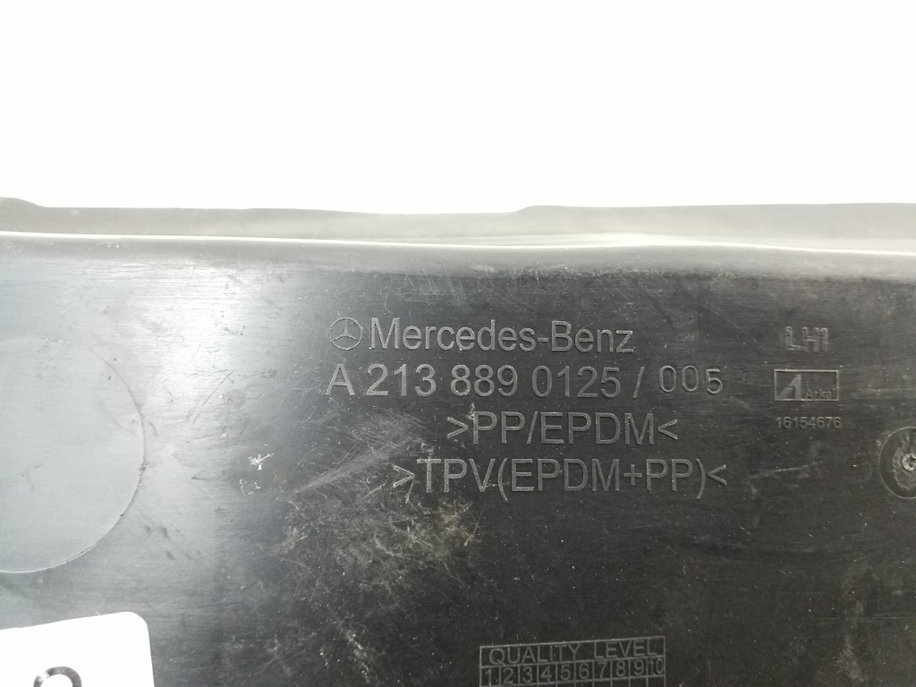 Used Mercedes Benz E-Class Other part of the front wing A2138890125