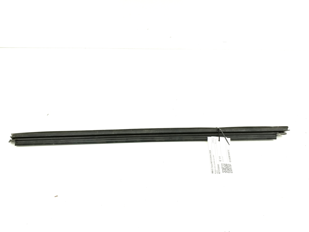 Used Mercedes Benz E-Class Front door strip to the glass inner A2137250465