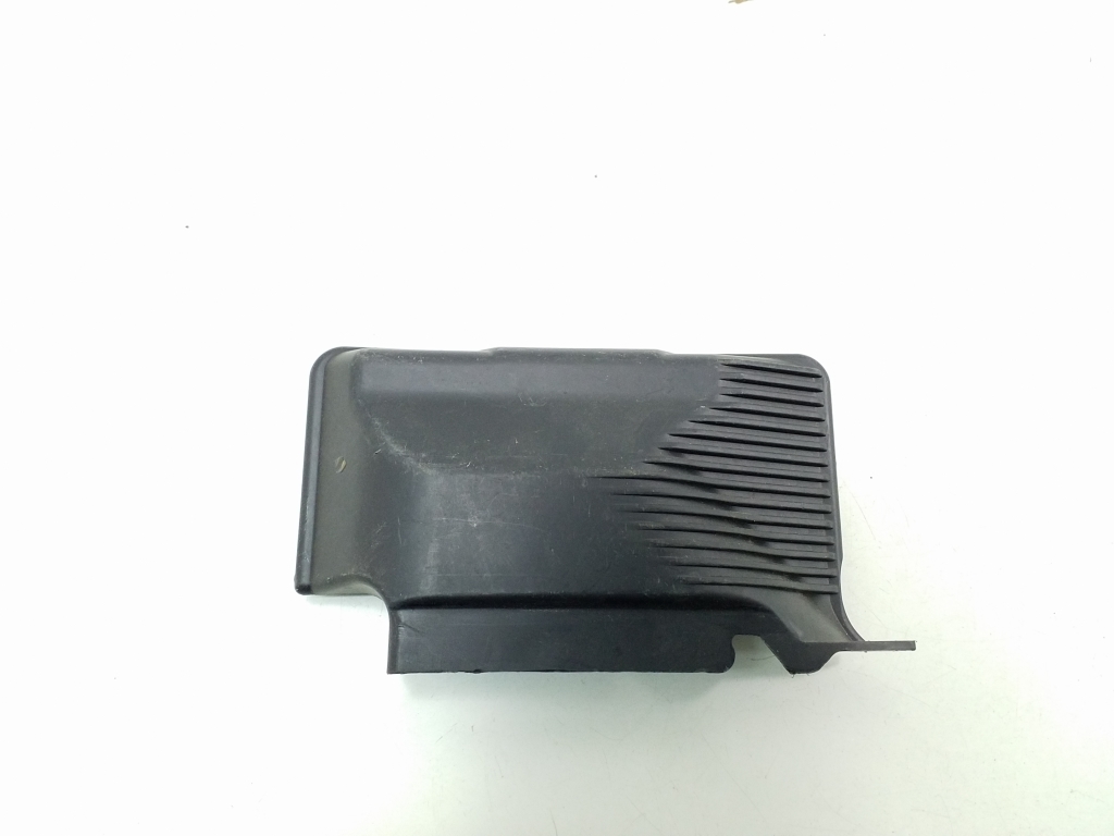 Used Mercedes Benz E-Class Another detail of the exterior sill trim ...