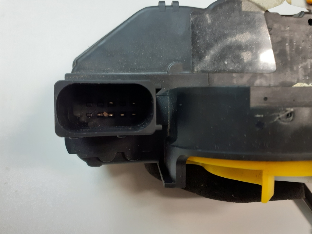 Used Opel Insignia Rear side door lock 13579557