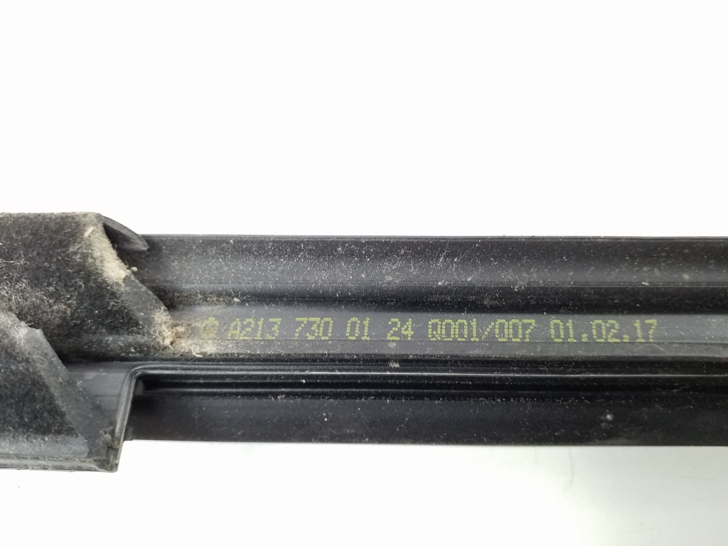 Naudotas Mercedes Benz E-Class Galinių šoninių durų juostelė prie ...