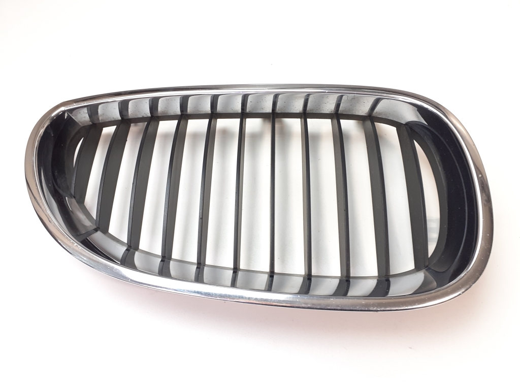 Used BMW 5 SERIES Front grille 51137027062