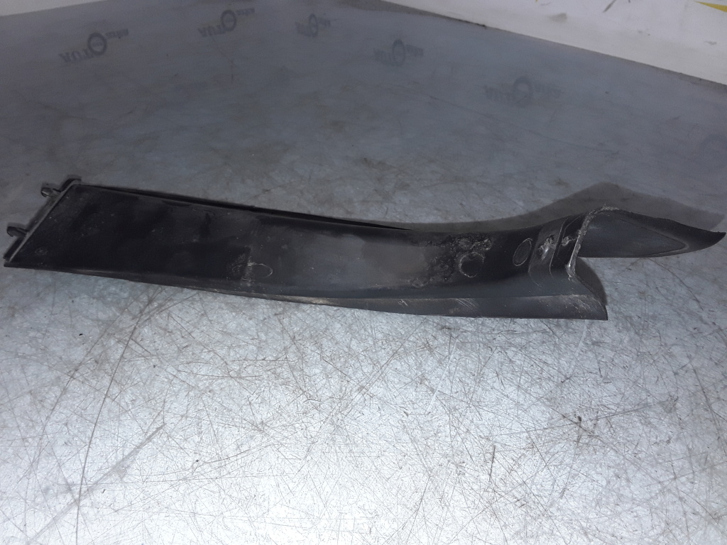 Used BMW 5 SERIES Tail light trim 7204376