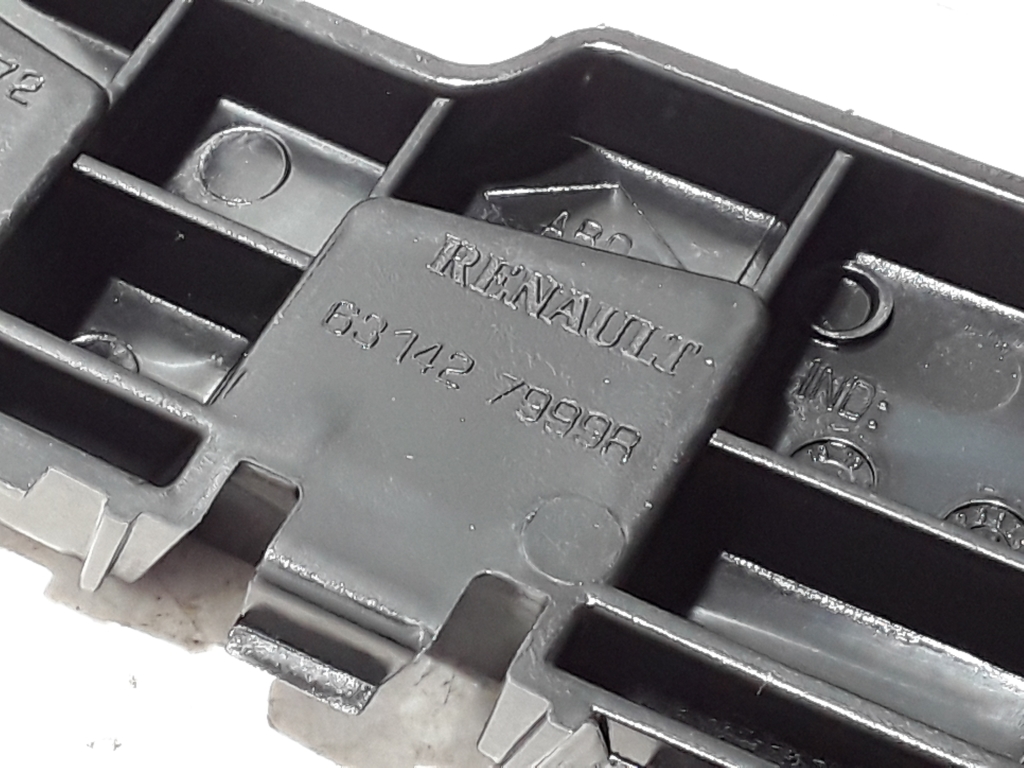 Used Dacia Logan Front bumper bracket 631427999R