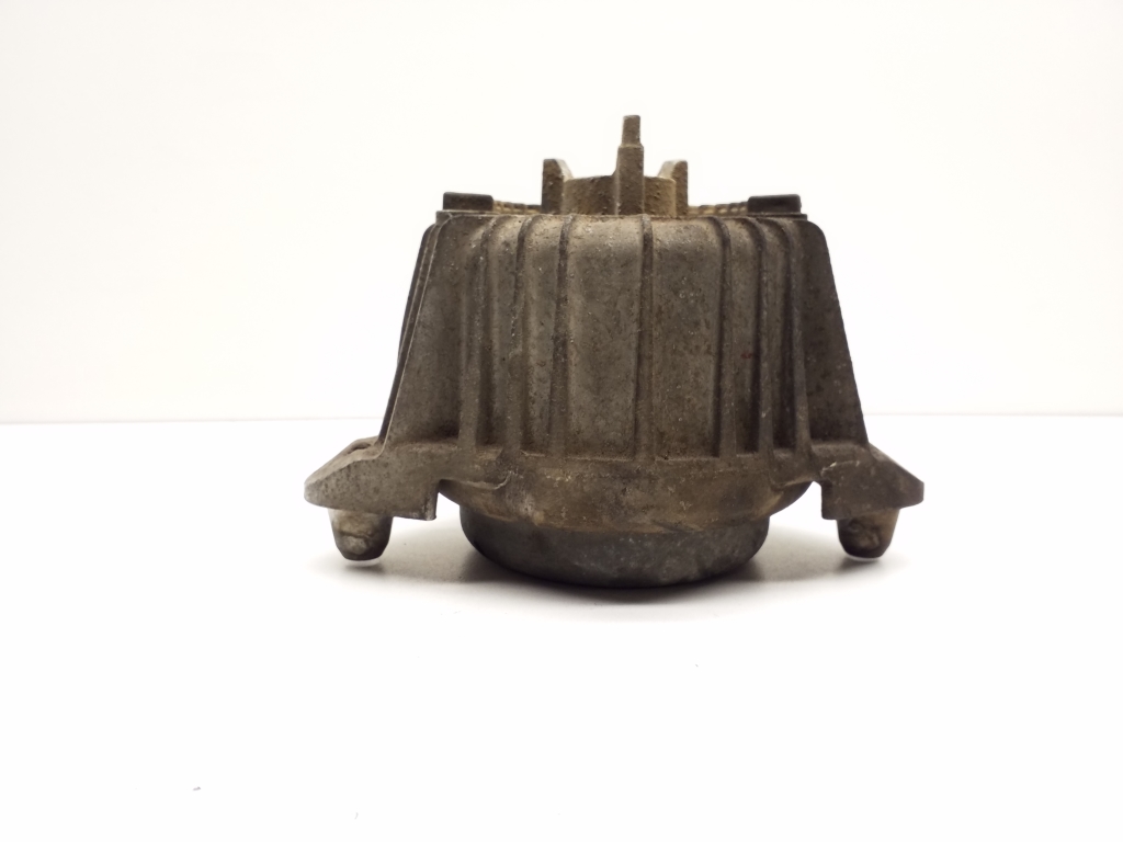 Used Mercedes Benz C-Class Engine cushion A2042400317