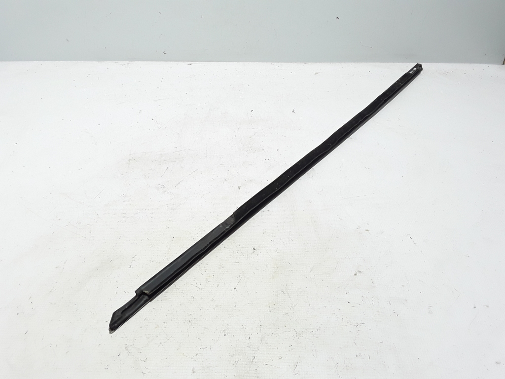 Used BMW 5 SERIES Front door strip to the glass exterior 7182276