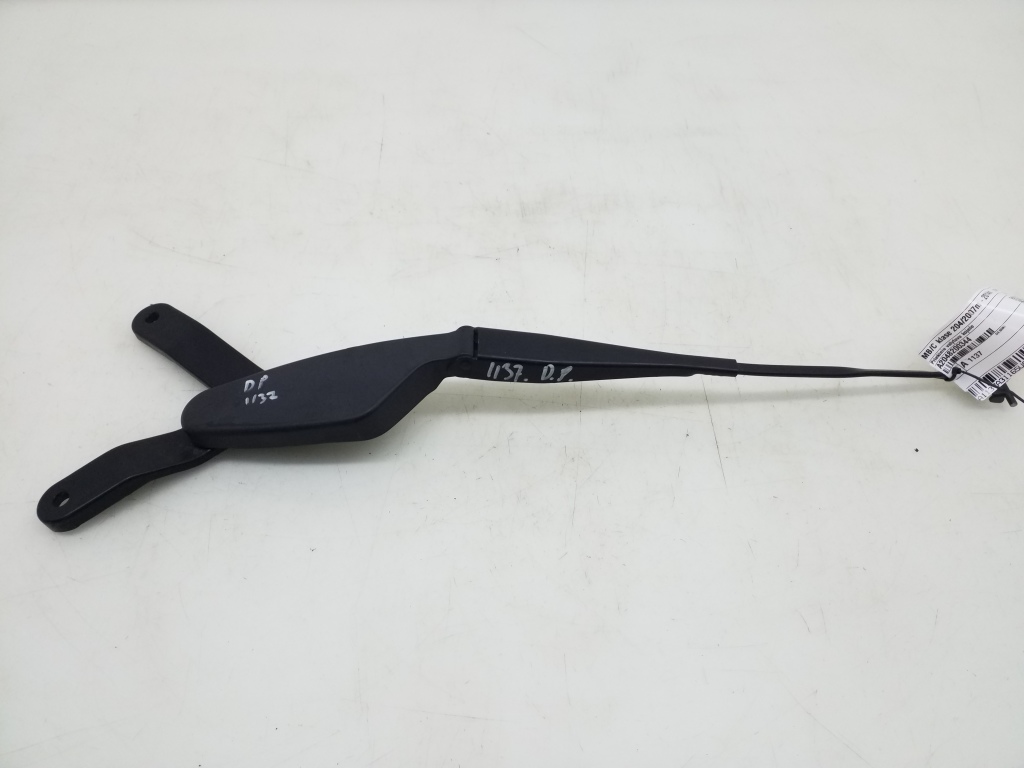 Used Mercedes Benz C-Class Windshield wiper blade A2048200344