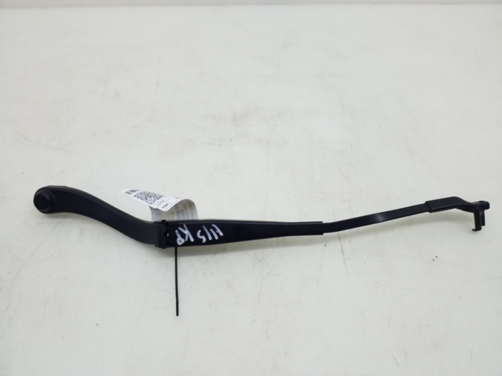 Used Mercedes Benz C-Class Windshield wiper blade A2048200044