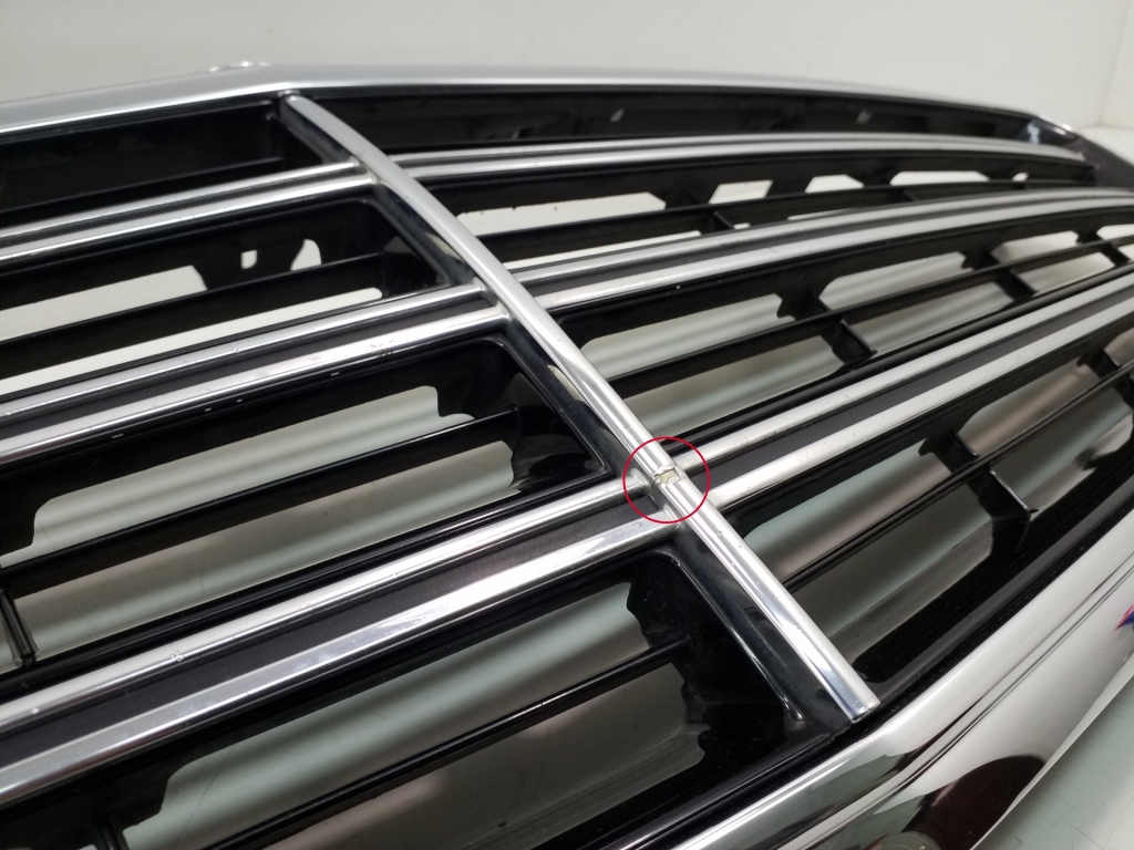 Used Mercedes Benz E-Class Front grille A2138800683