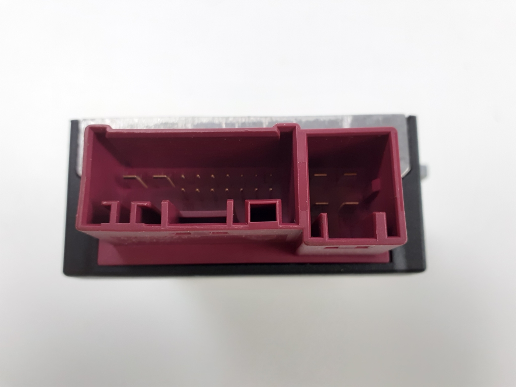 Used BMW 3 SERIES Fuel pump control module 16147276046