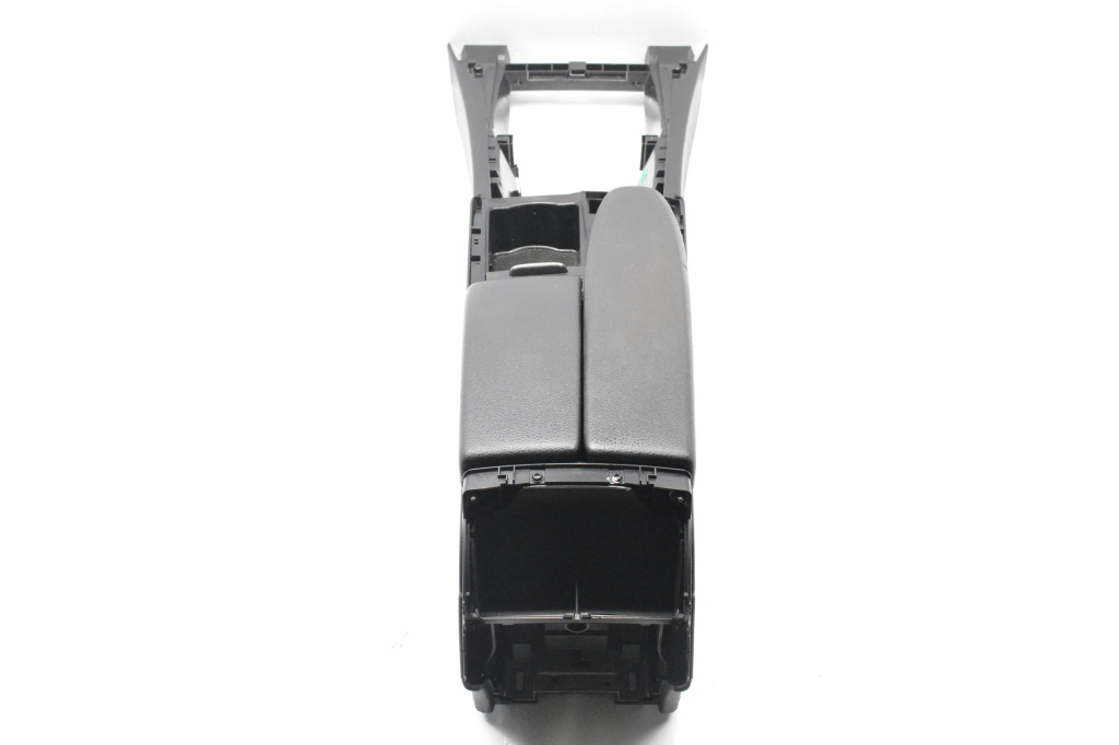 Used Mercedes Benz C-Class Interior console A2046800150