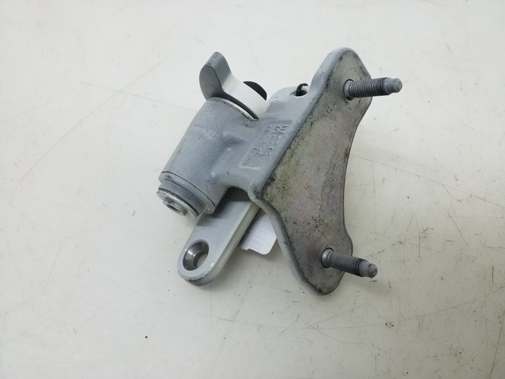 Used Mercedes Benz C-Class Front door lower hinge A2047201837