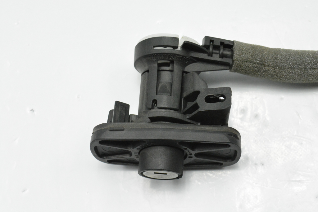 Used Mercedes Benz E-Class Trunk lid lock A2047500485