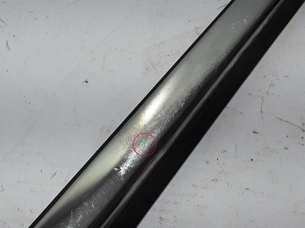 Used RENAULT Kadjar Front door strip to the glass exterior 808212095R