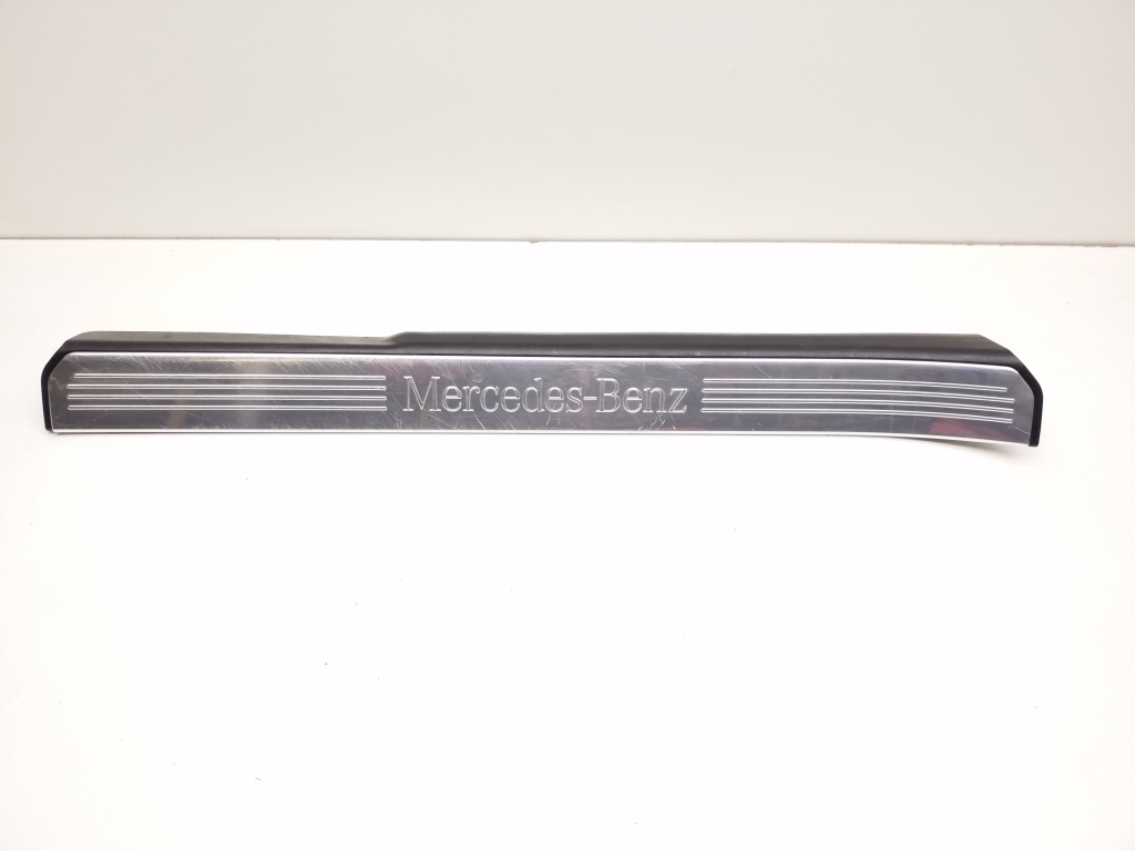Naudotas Mercedes Benz S-Class Vidinė slenksčio apdaila a2216800135