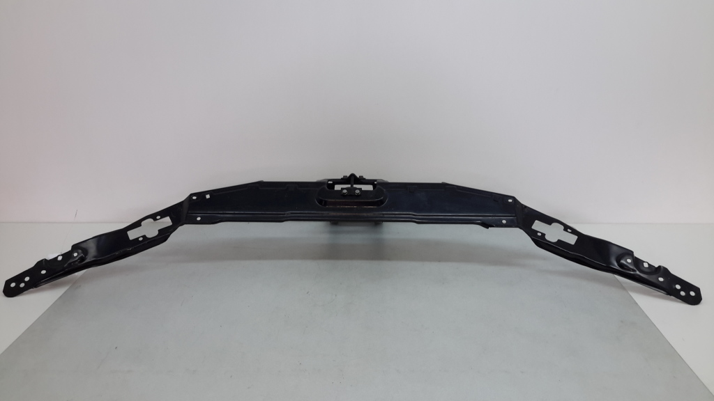 Used Mercedes Benz S-Class The middle part of the front frame A2206200372