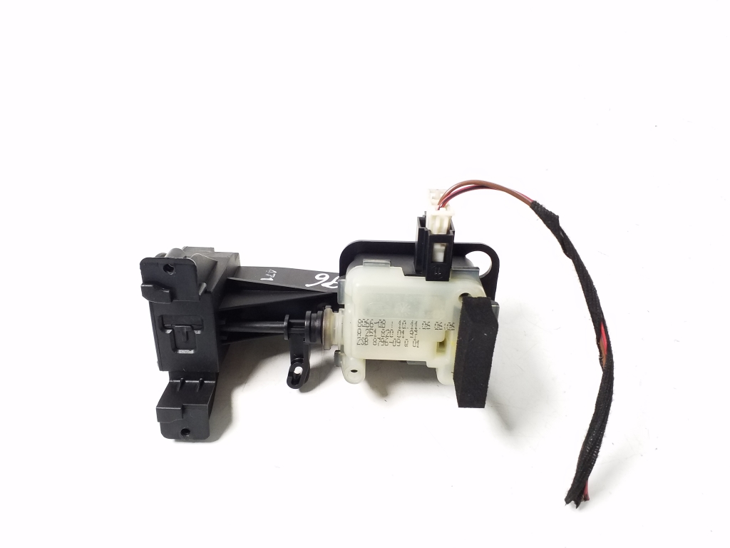 Naudotas Mercedes Benz S-Class Kuro ipilimo dangtelio užraktas A2518200197