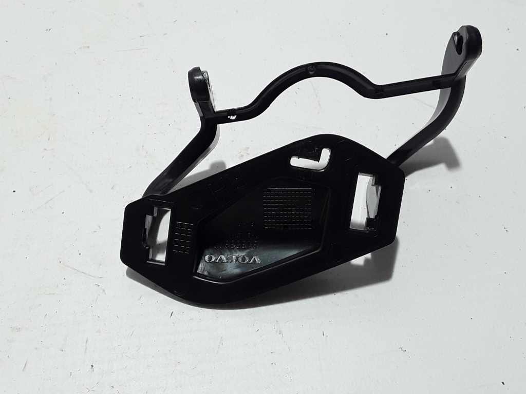 Used VOLVO V60 Other part of the front bumper headlight washer cap 31353309