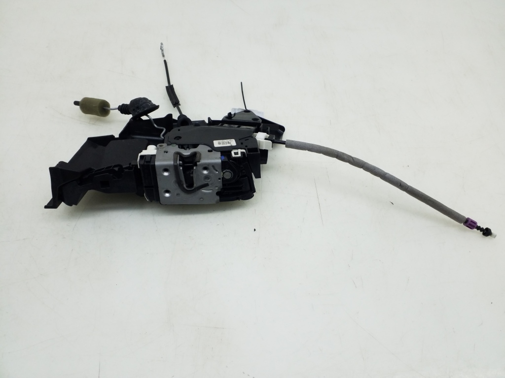 Used Mercedes Benz C-Class Front door lock A2047202535