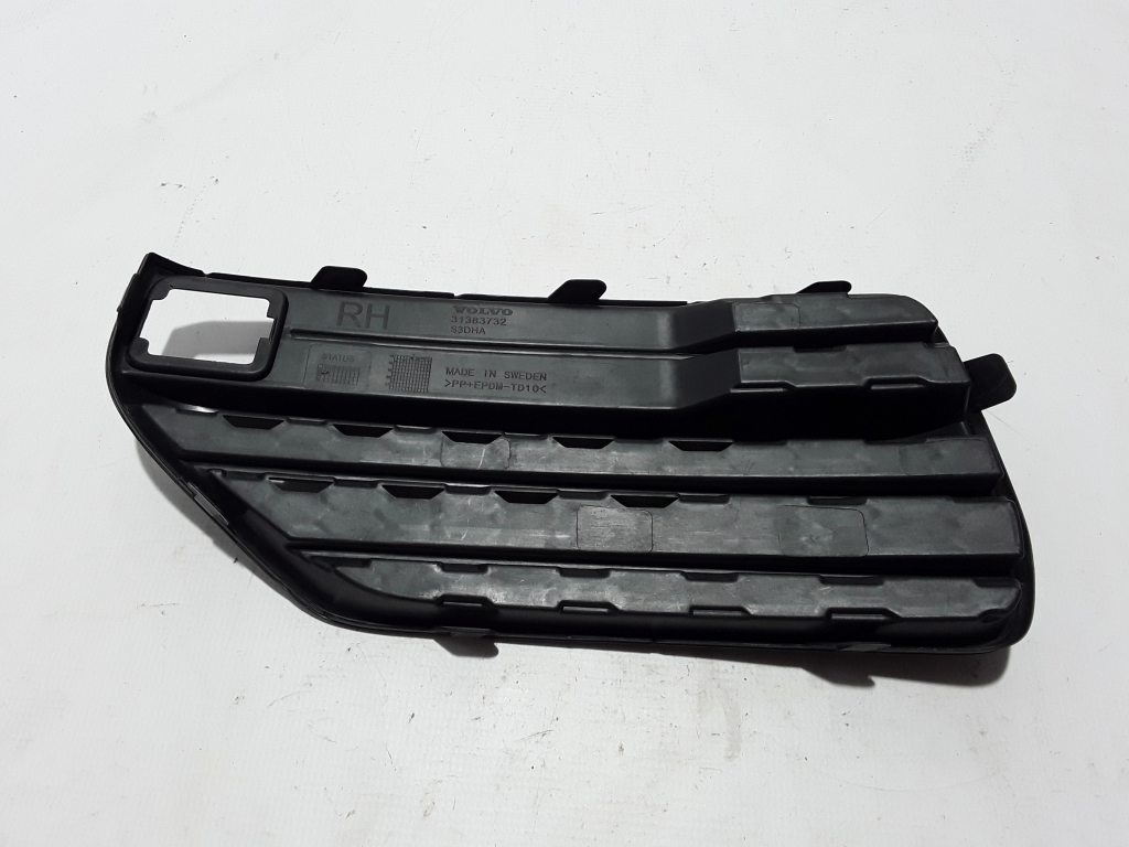 Used VOLVO XC90 Front bumper lower grille 31383732