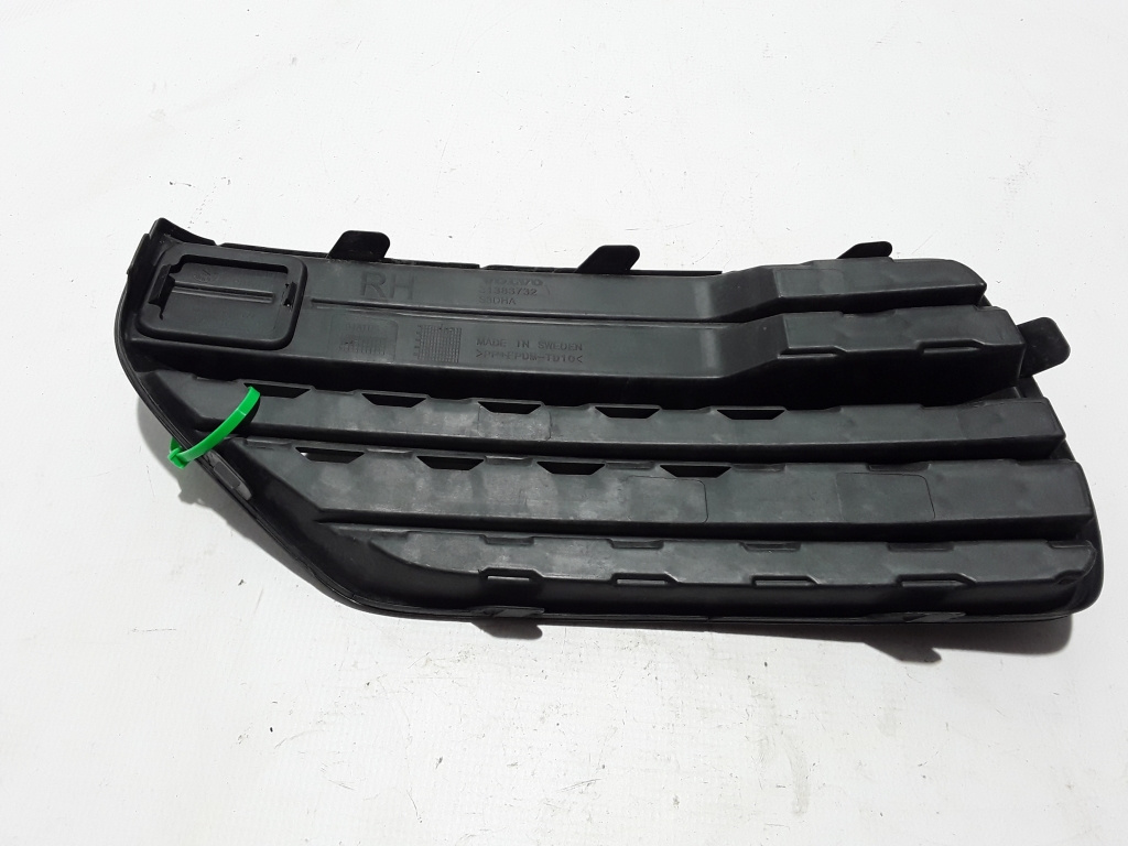 Used VOLVO XC90 Front bumper lower grille 31383732