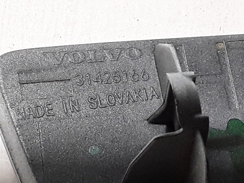 Used VOLVO XC60 Front bumper headlight washer cap 39846581