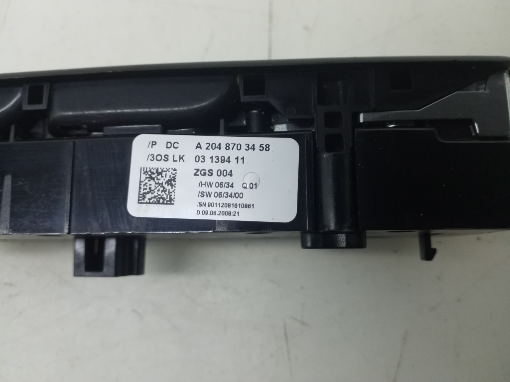 Naudotas Mercedes Benz C-Class Priekinių durų stiklo jungiklis A2048703458