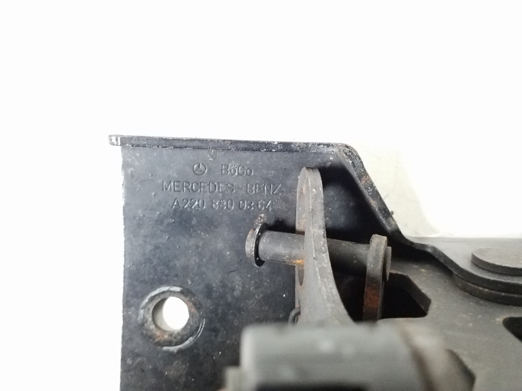 Used Mercedes Benz S-Class Engine cover lock A2208800364