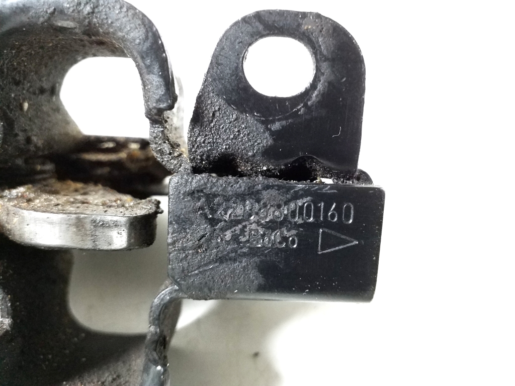 Used Mercedes Benz S-Class Engine cover lock A2208800160