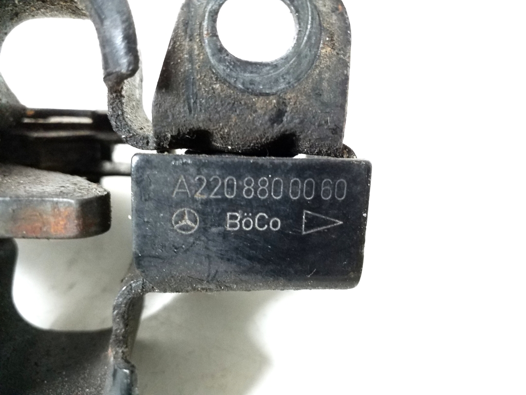 Used Mercedes Benz S-Class Engine cover lock A2208800060