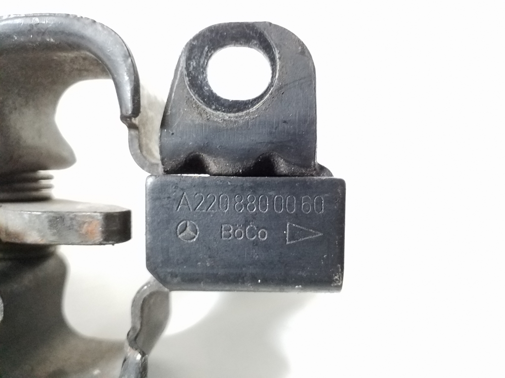 Used Mercedes Benz S-Class Engine cover lock A2208800060