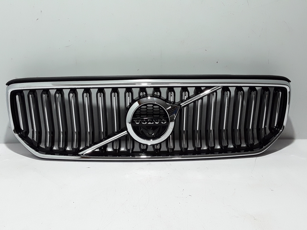 Naudotas VOLVO XC40 Priekinės grotelės 31479417