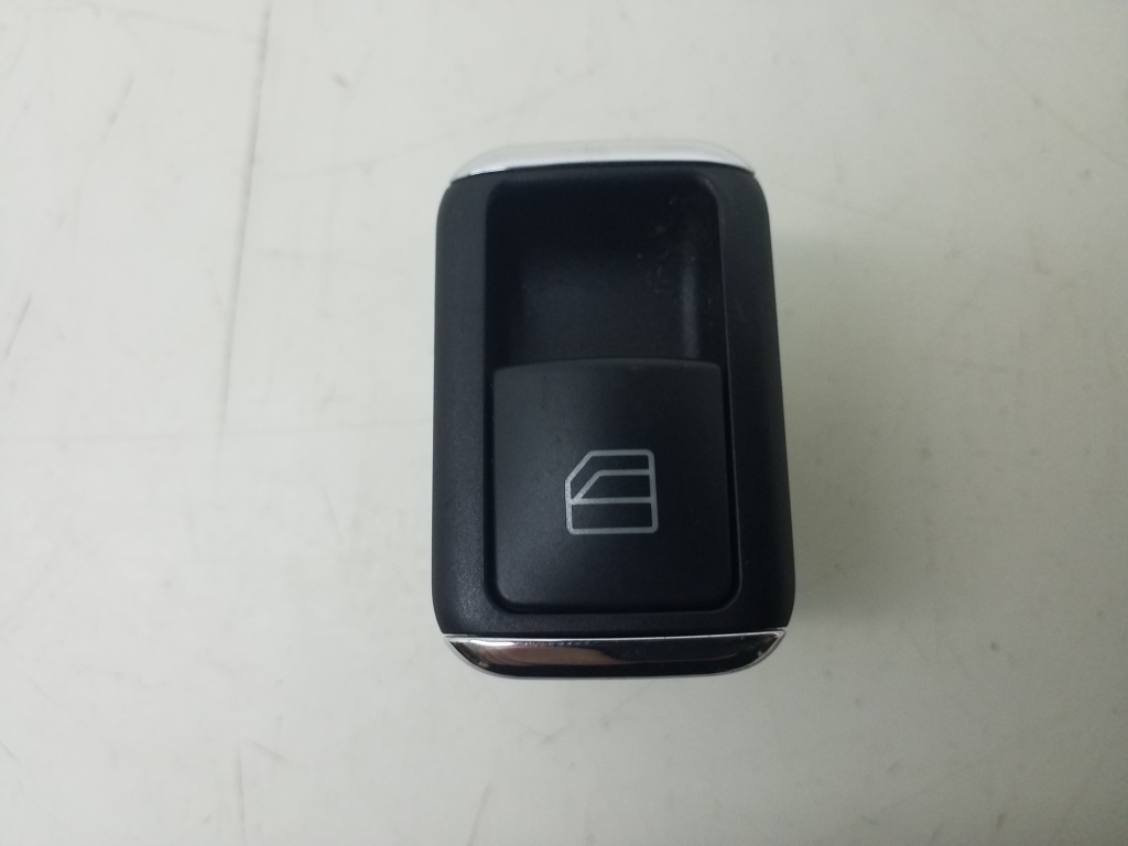 Used Mercedes Benz C-Class Rear side door glass switch A2048707358