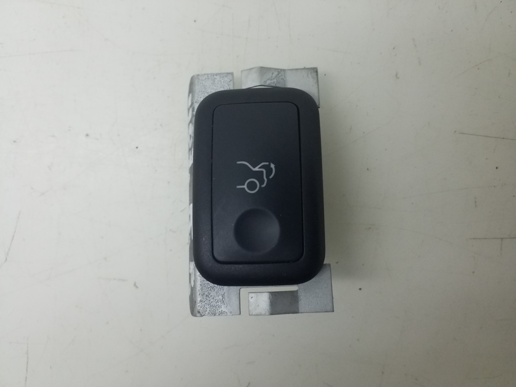Used Mercedes Benz C-Class Trunk opening switch A2048707051