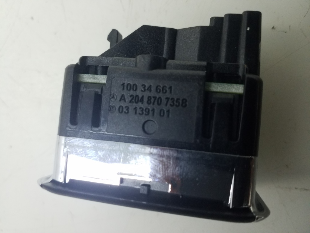 Used Mercedes Benz C-Class Rear side door glass switch A2048707358