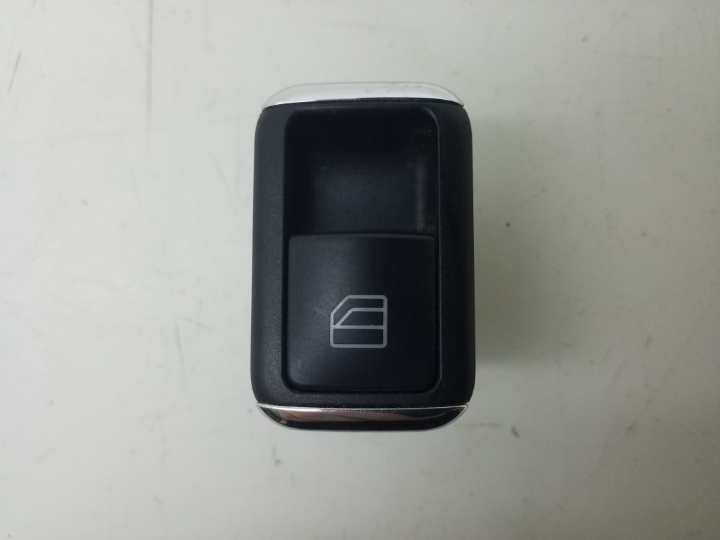 Used Mercedes Benz C-Class Rear side door glass switch A2048707358