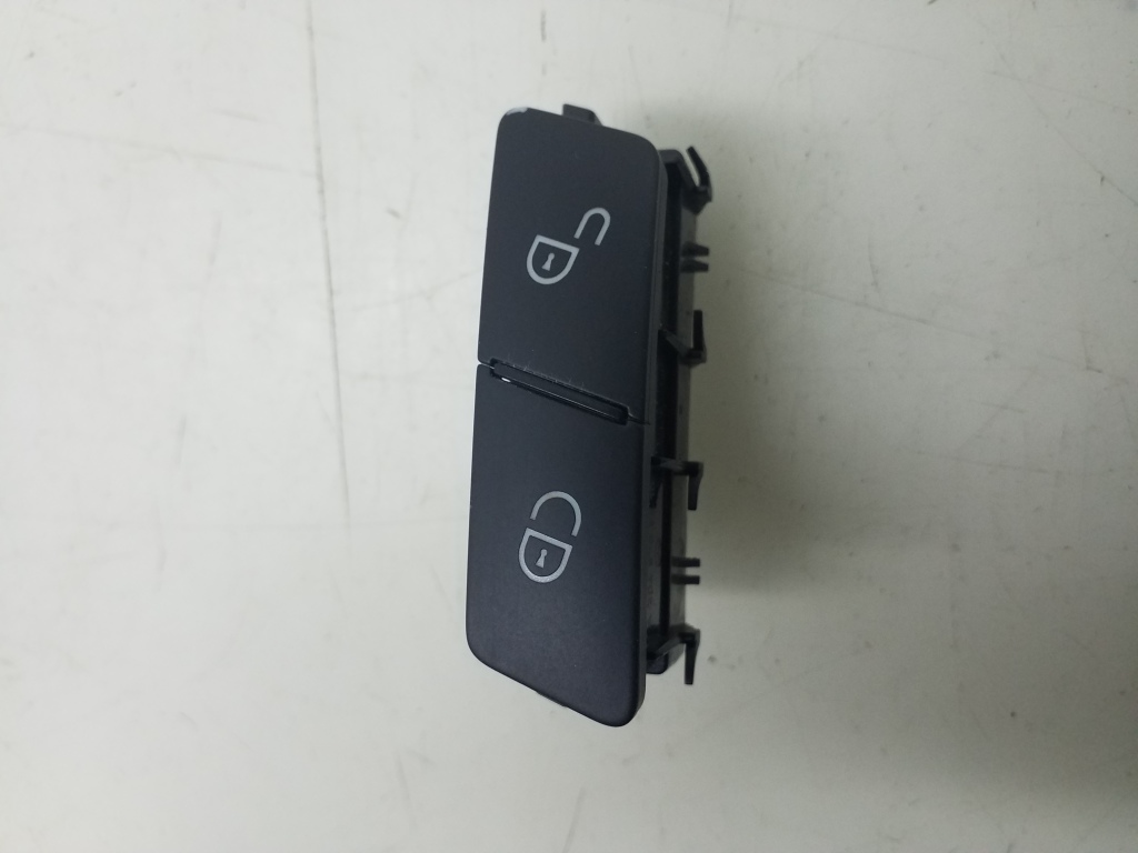 Used Mercedes Benz C-Class Door lock unlock switch A2048706310