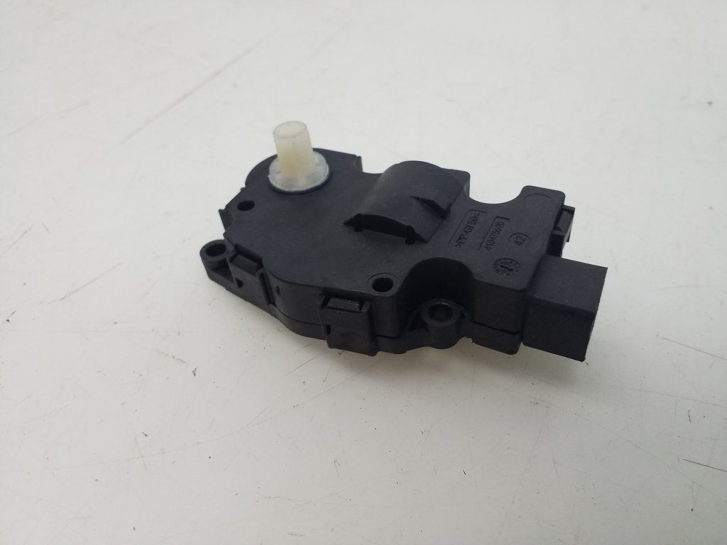 Used Mercedes Benz C-Class Interior shoulder valve motor A2219066900