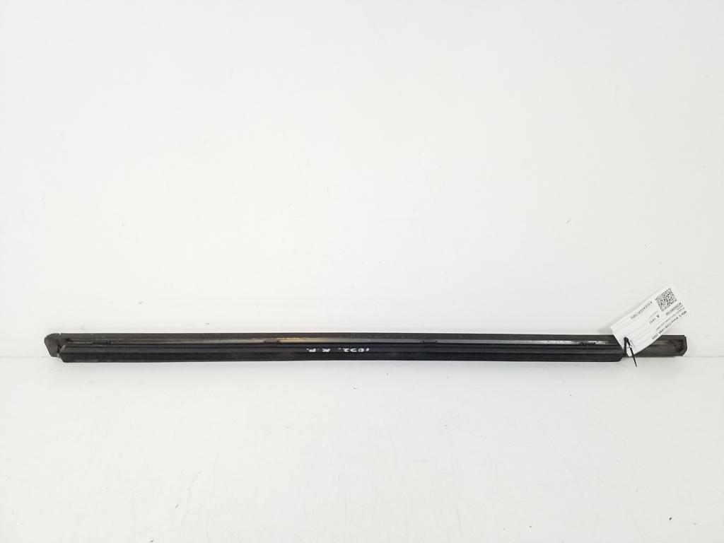 Used Mercedes Benz S-Class Front door strip to the glass exterior ...